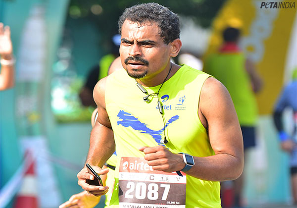 PETA India Staffer Is a 'Game Changer' at Airtel Delhi Half Marathon ...